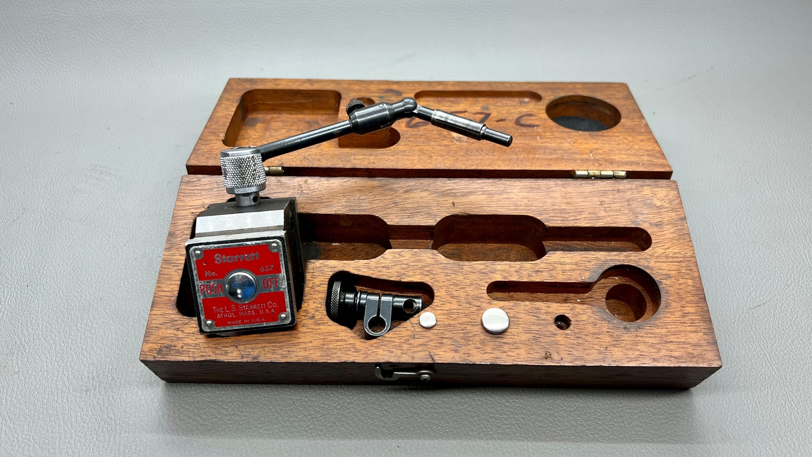 Starrett No 657 Magnetic Base Indicator Holder - The Tool Exchange AU
